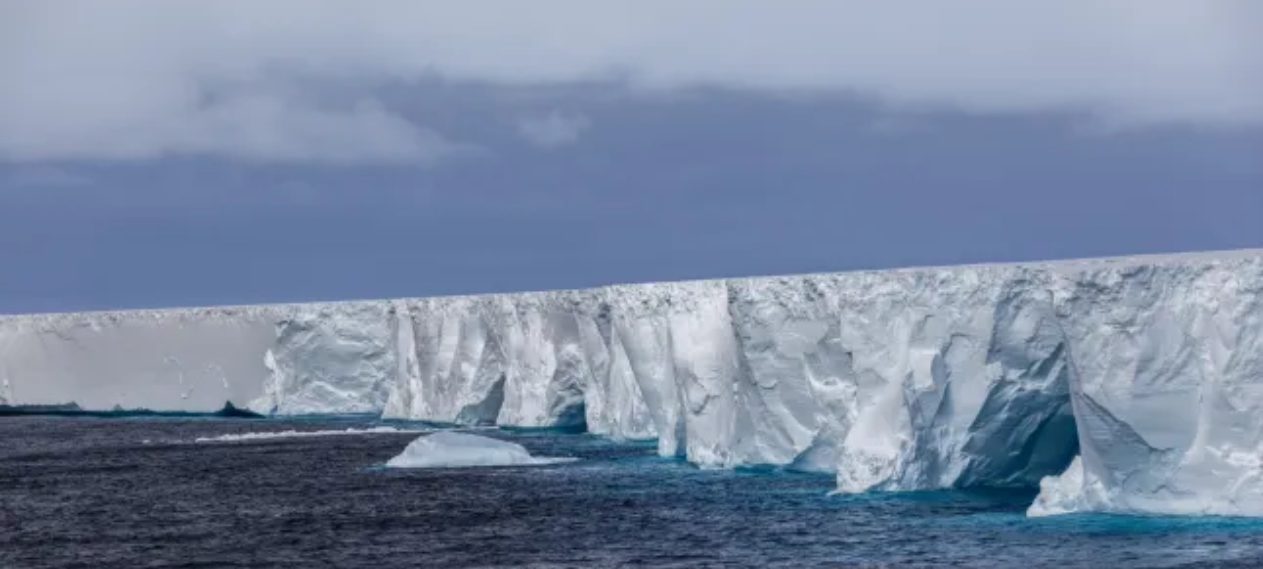 Trillion-Tonne 'A23a Megaberg' the World’s Biggest Iceberg, Breaks Away ...