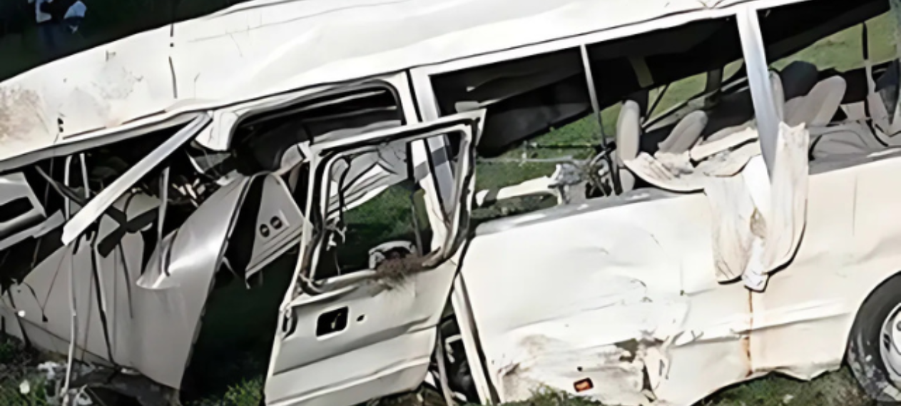Van Crash in Kasur Claims Eight Lives, Two Injured - The Neutral