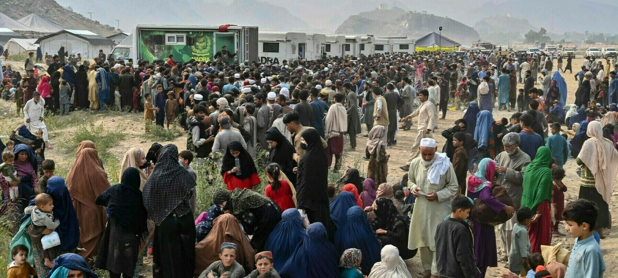 Over 200,000 Afghans Leave Pakistan Amid Renewed Deportation Drive ...