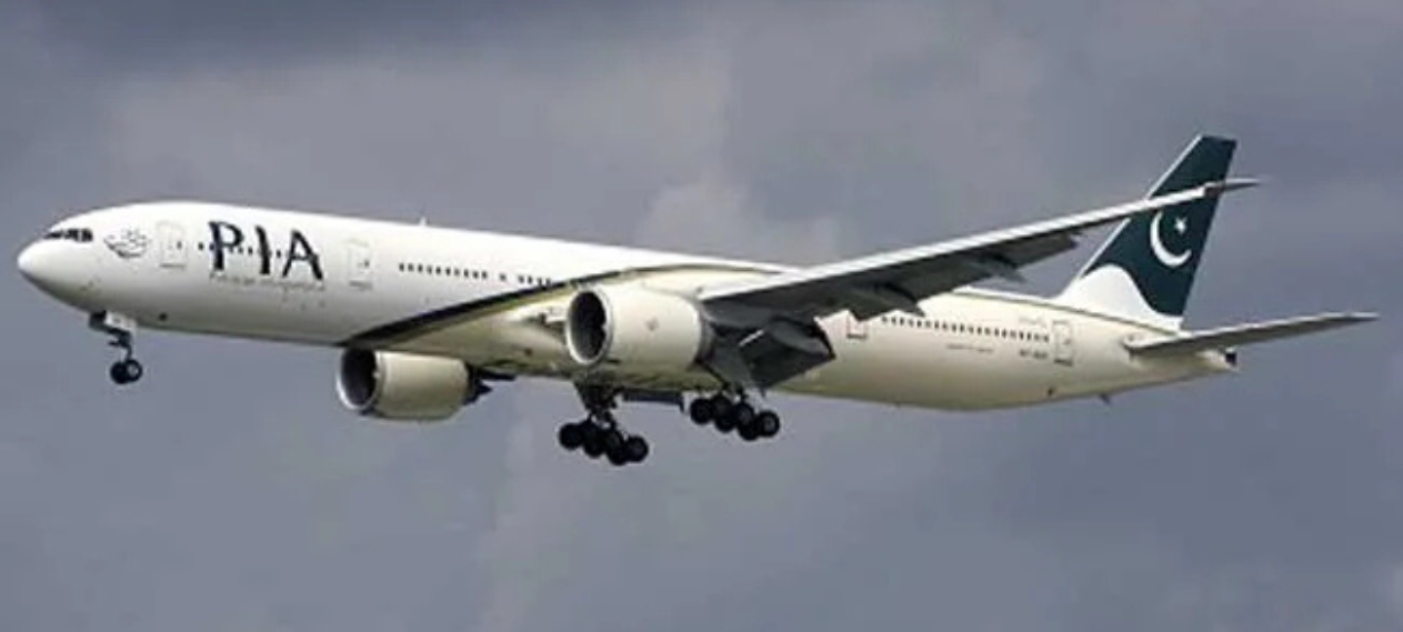 Passenger Claims PIA Plane Flew With Phone Stuck In Air Vent For 13 Days