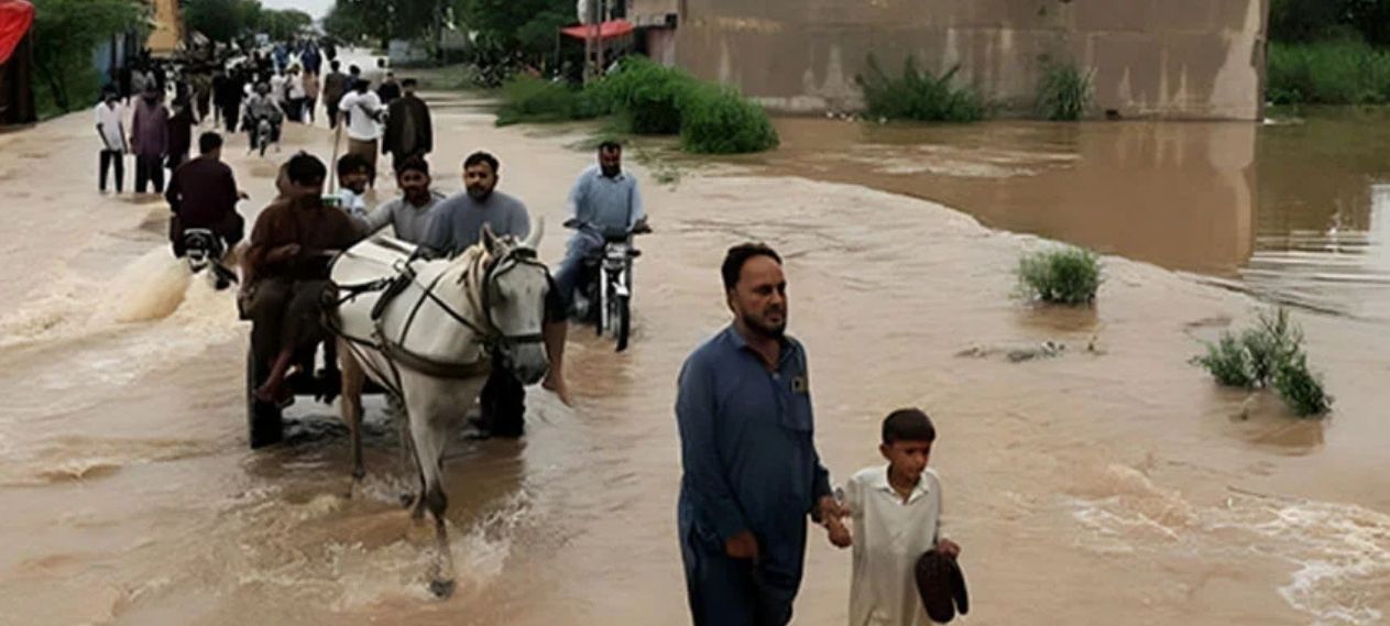 Massive Flood Hits Southern Punjab, Thousands Evacuated