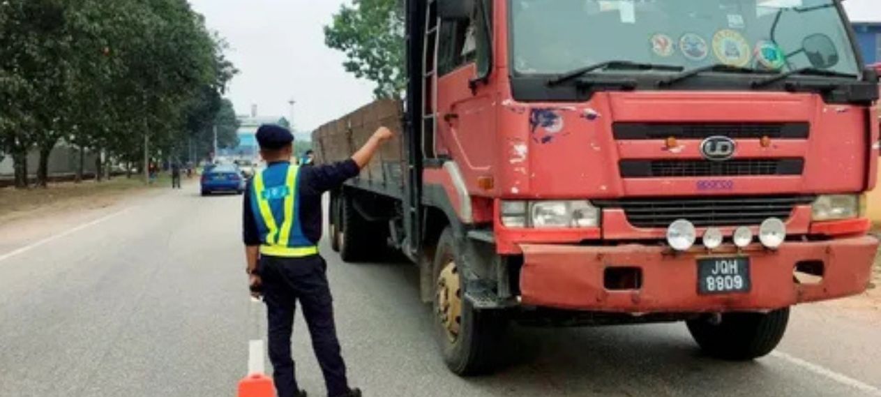Sindh Govt Bans Heavy Vehicle Movement In Karachi