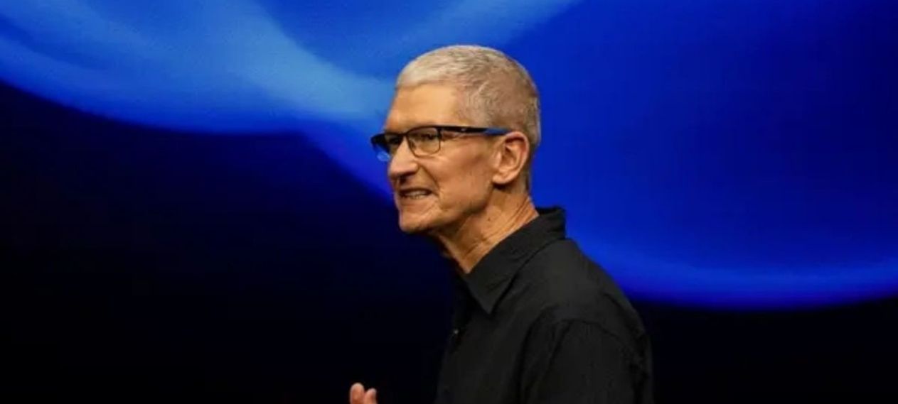 Apple Plans Leadership Transition as Tim Cook May Step Down