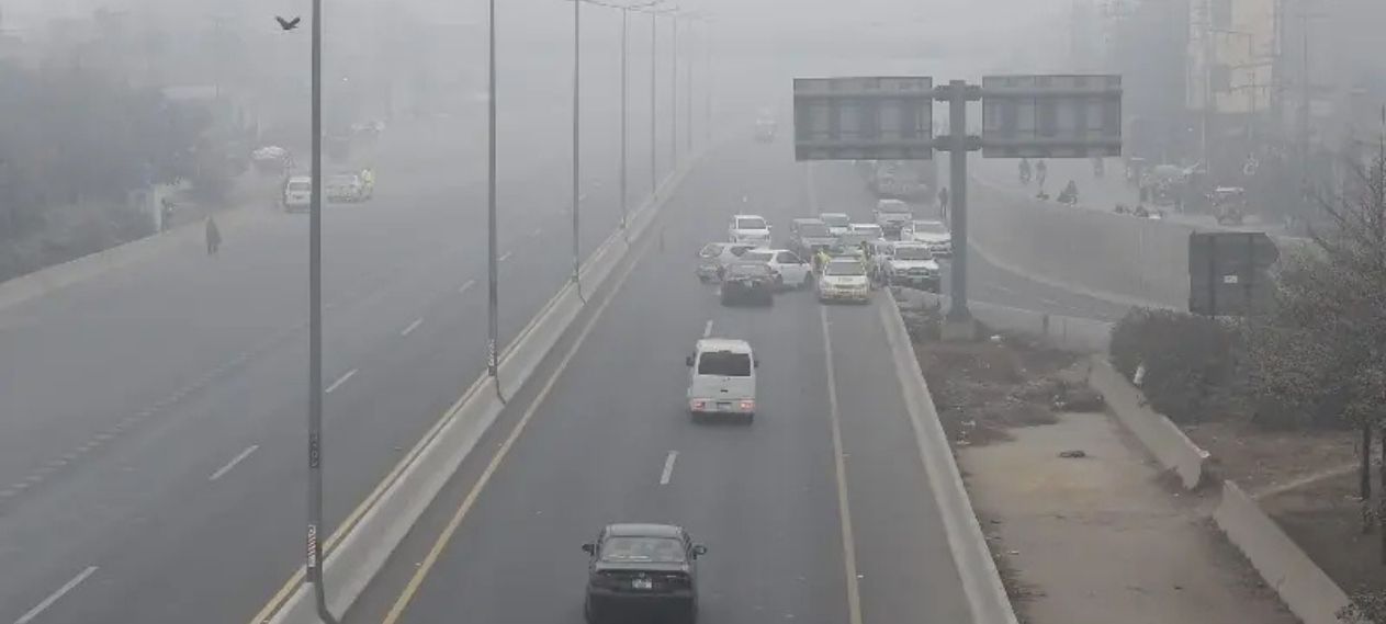 Dense Fog Forces Closure of Multiple Motorways in Pakistan